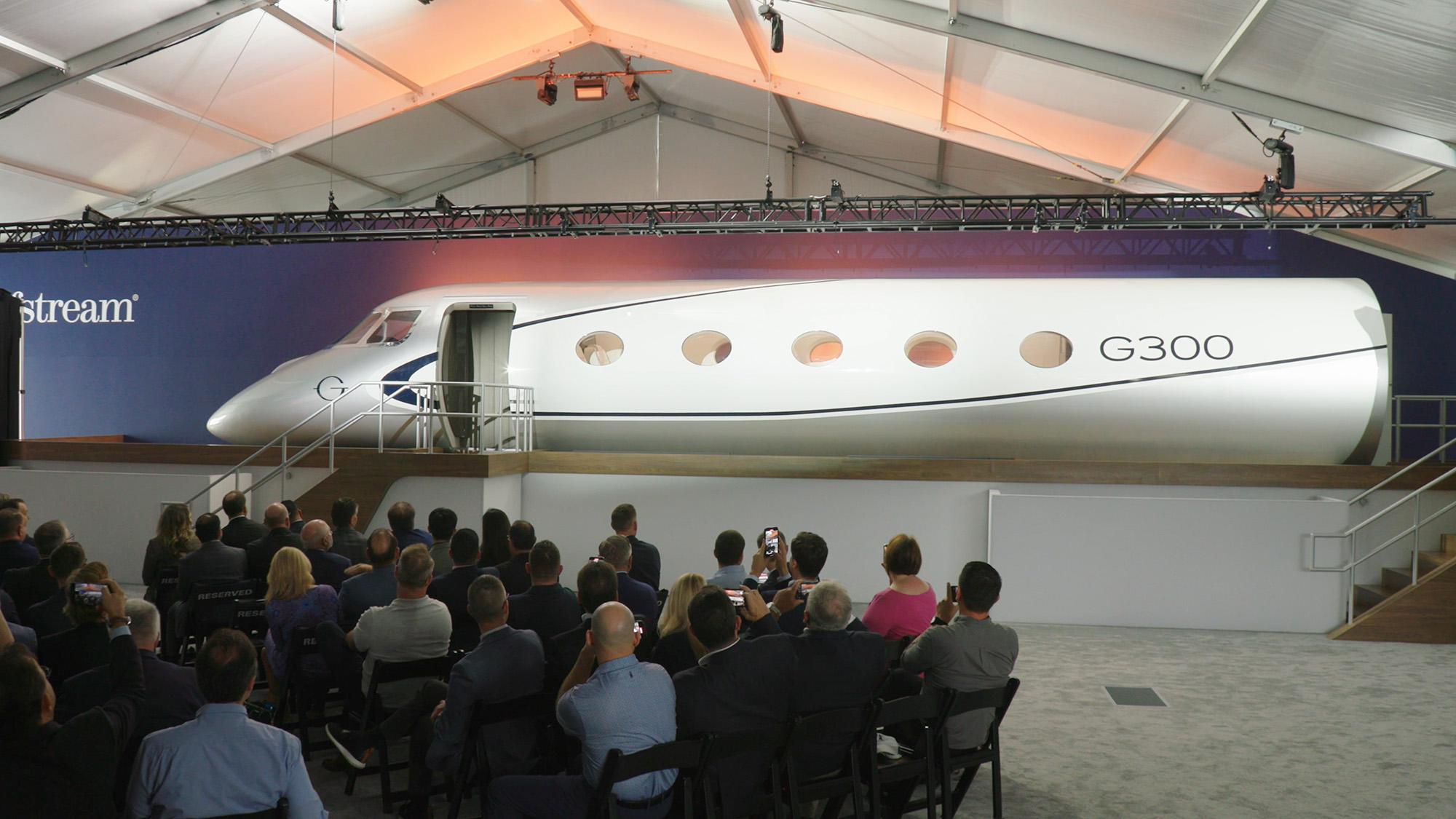 Gulfstream Takes Wraps Off Super-midsize G300 Business Jet | Business ...