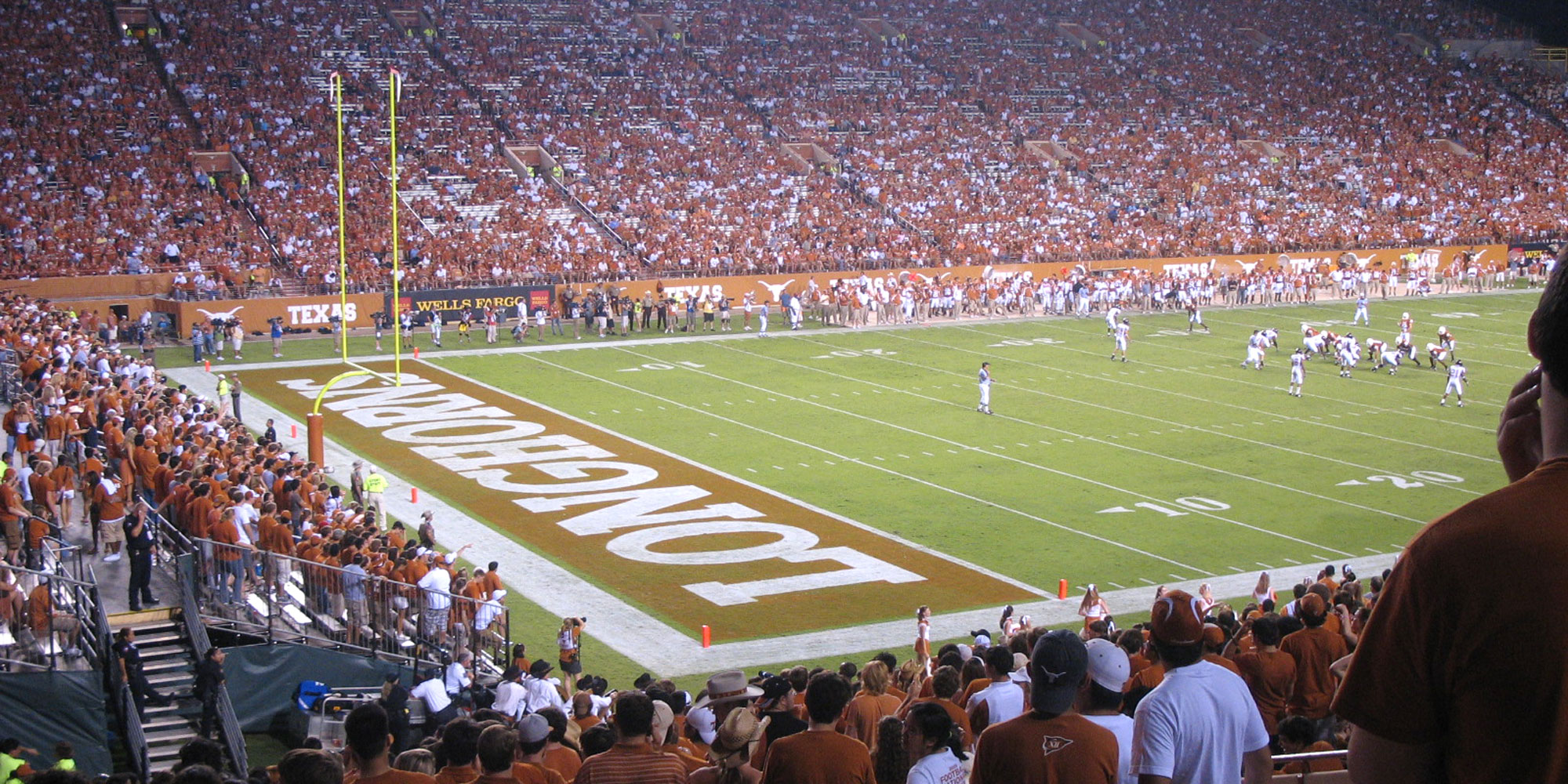 Quinn Ewers, Star Quarterback Of Texas Longhorns, Becomes The Face of ...