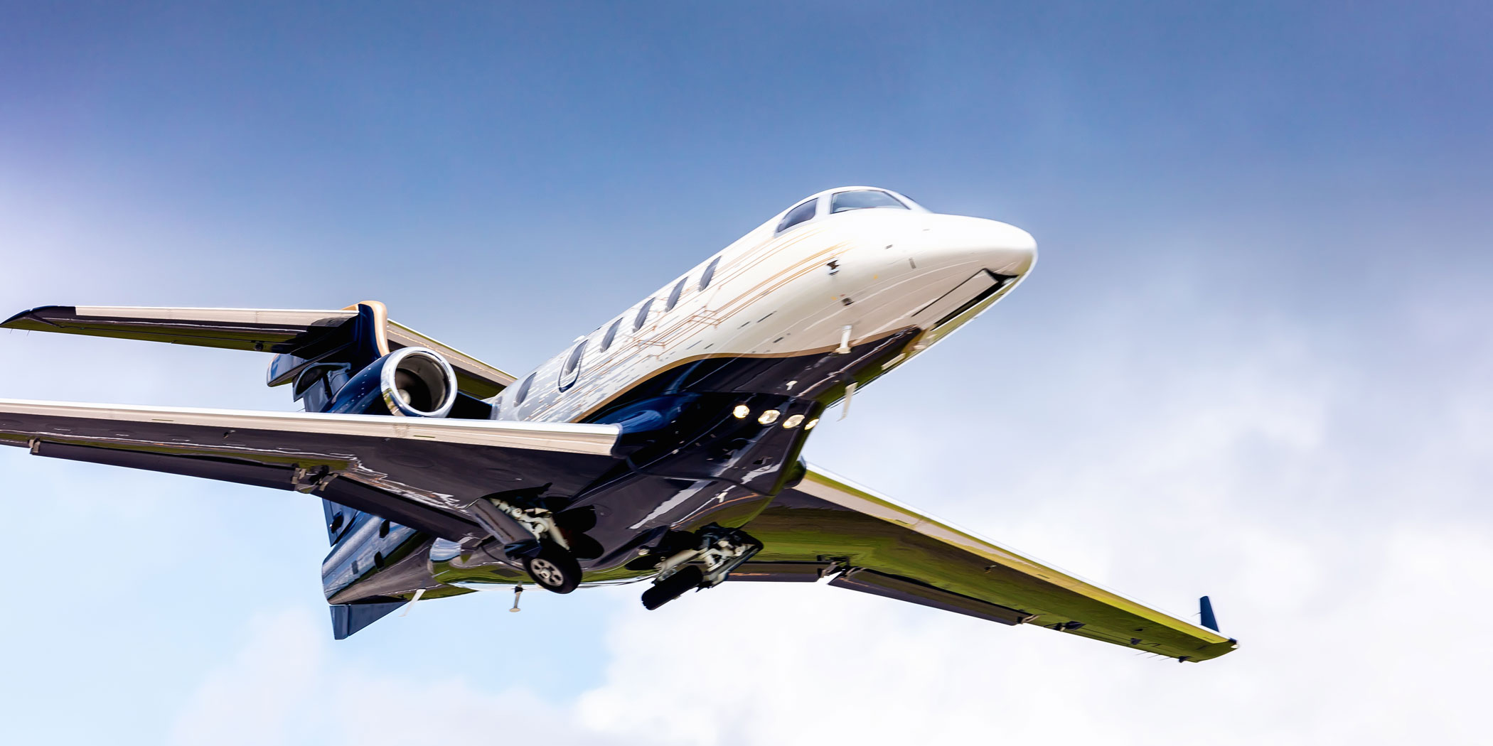 Embraer Phenom 300E | Business Jet Traveler