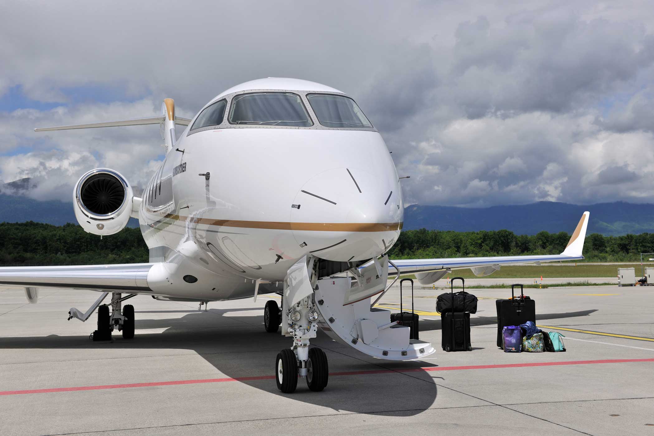 How Much Does It Cost to Fly Privately? | Business Jet Traveler