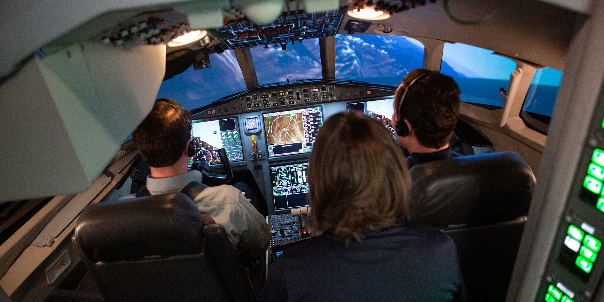 Comparing Simulator vs. In-aircraft Training | Business Jet Traveler